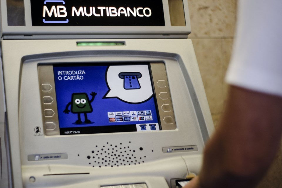 Multibanco volta a funcionar - Notícias do Centro
