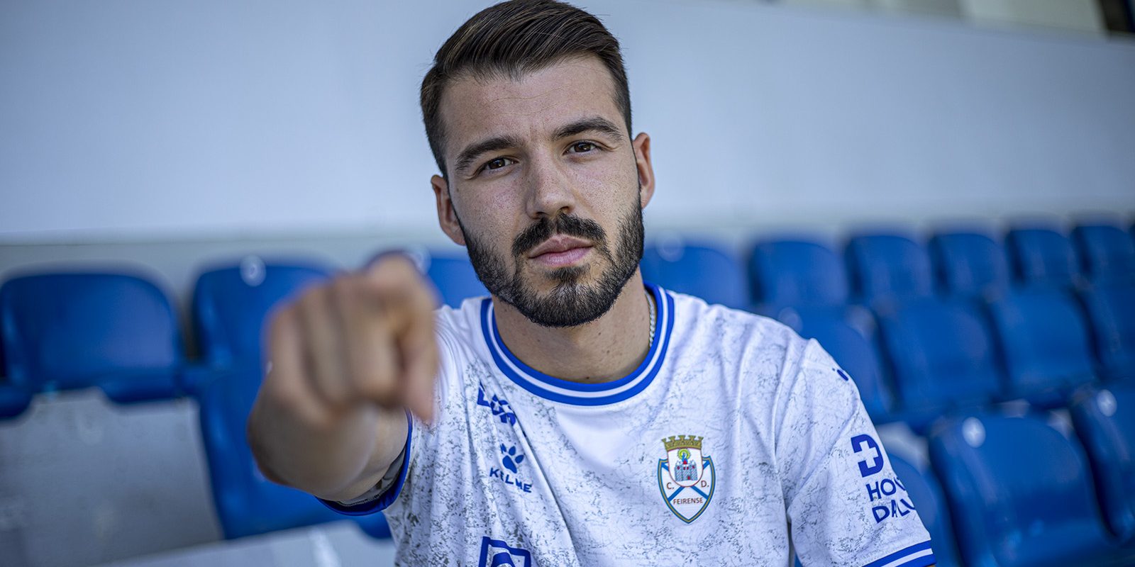Feirense mantém-se na II Liga graças a reviravolta com cunho de Sérgio ...